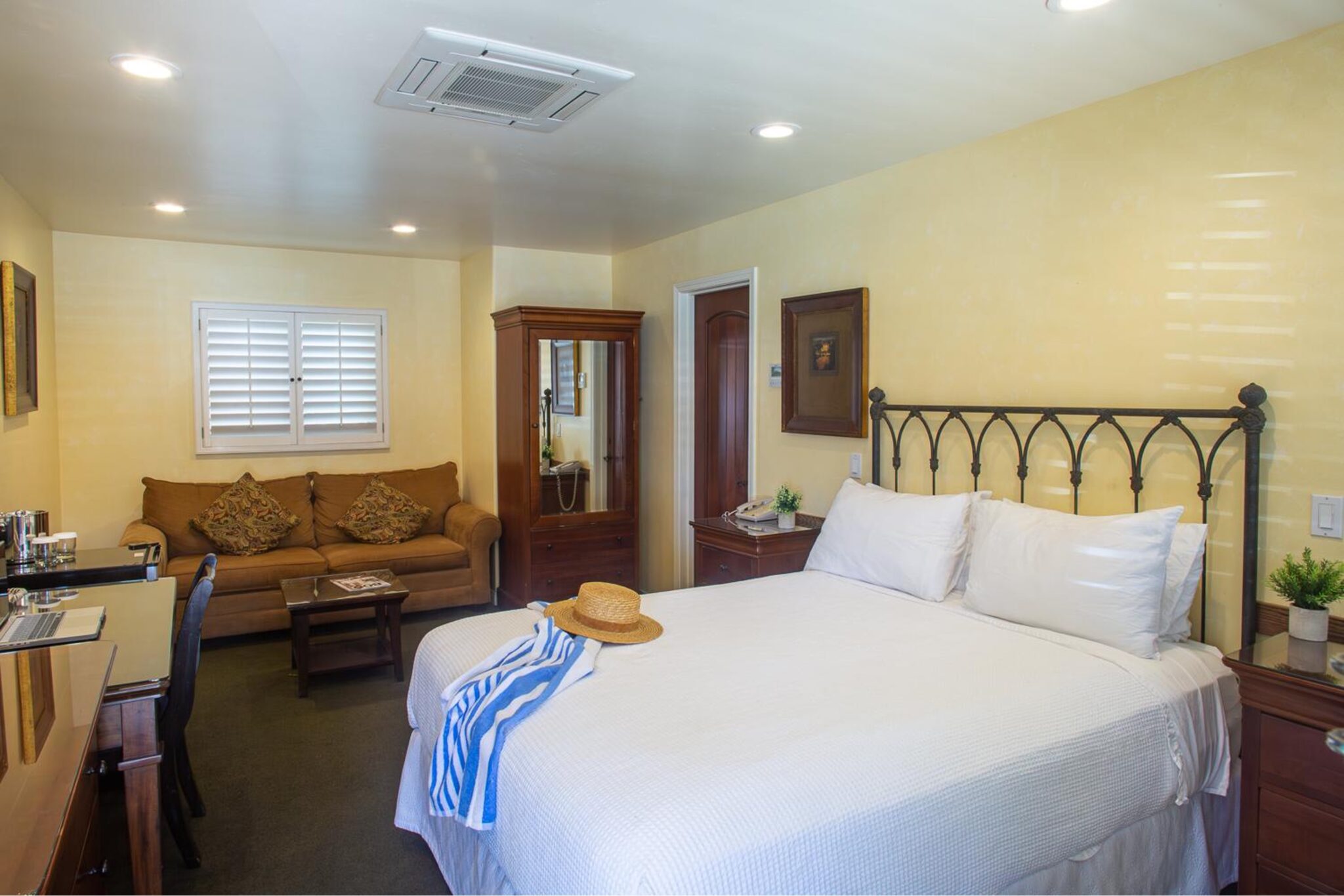 Photo Gallery | Castillo Inn at the Beach – Santa Barbara Hotel