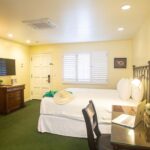 Castillo Inn at The Beach: Beachside Hotel in Santa Barbara